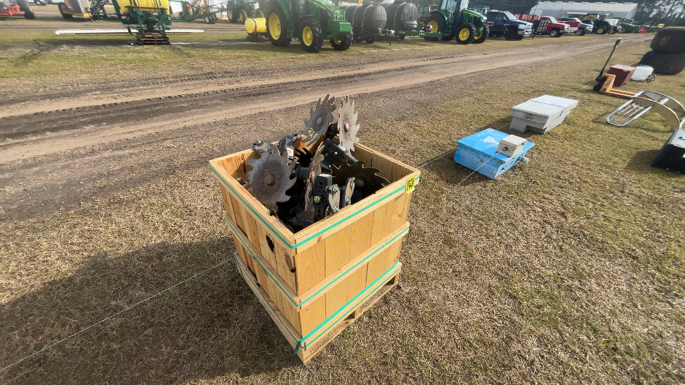 #225 - Box of Sunoco Saber Tooth Trash Discs | DeMott Auction