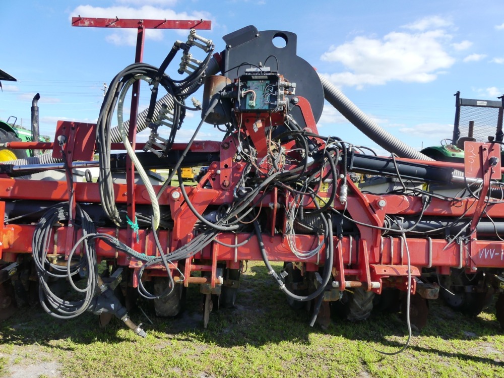 #1260A - Case-IH 1235 Planter | DeMott Auction