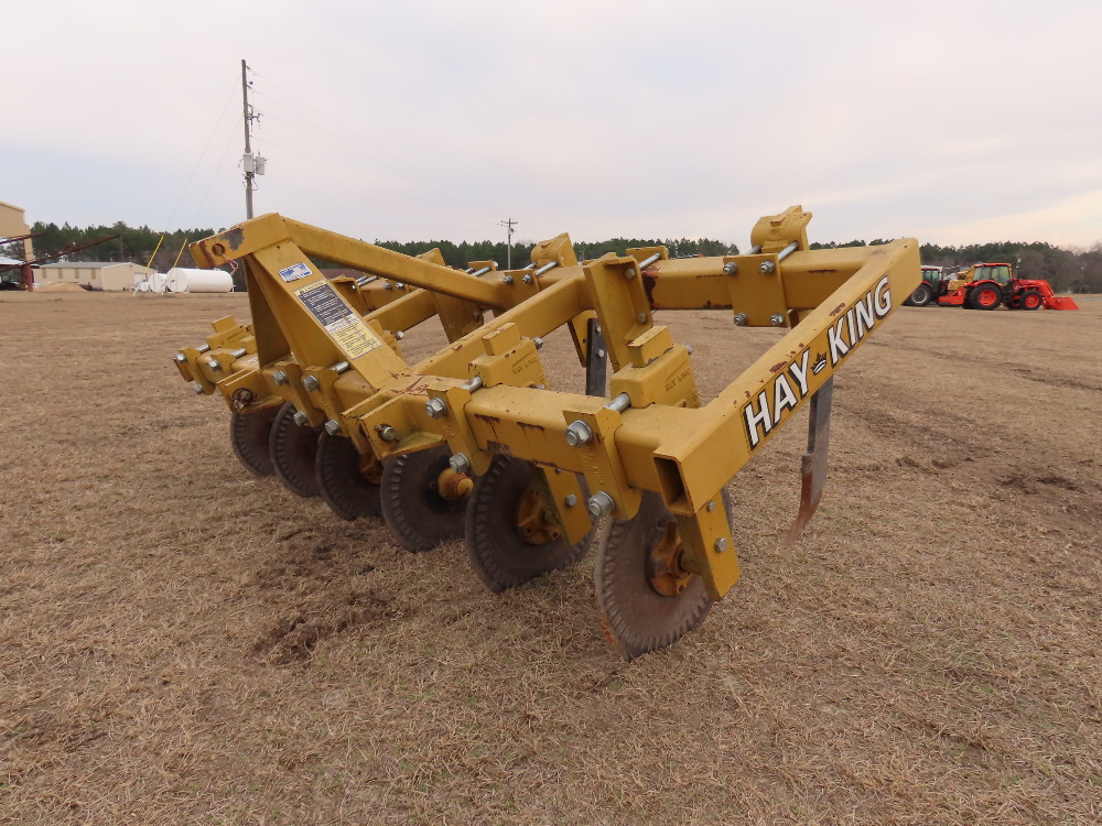 #1207A - Hay King 3pt 6 Shank Renovator | DeMott Auction