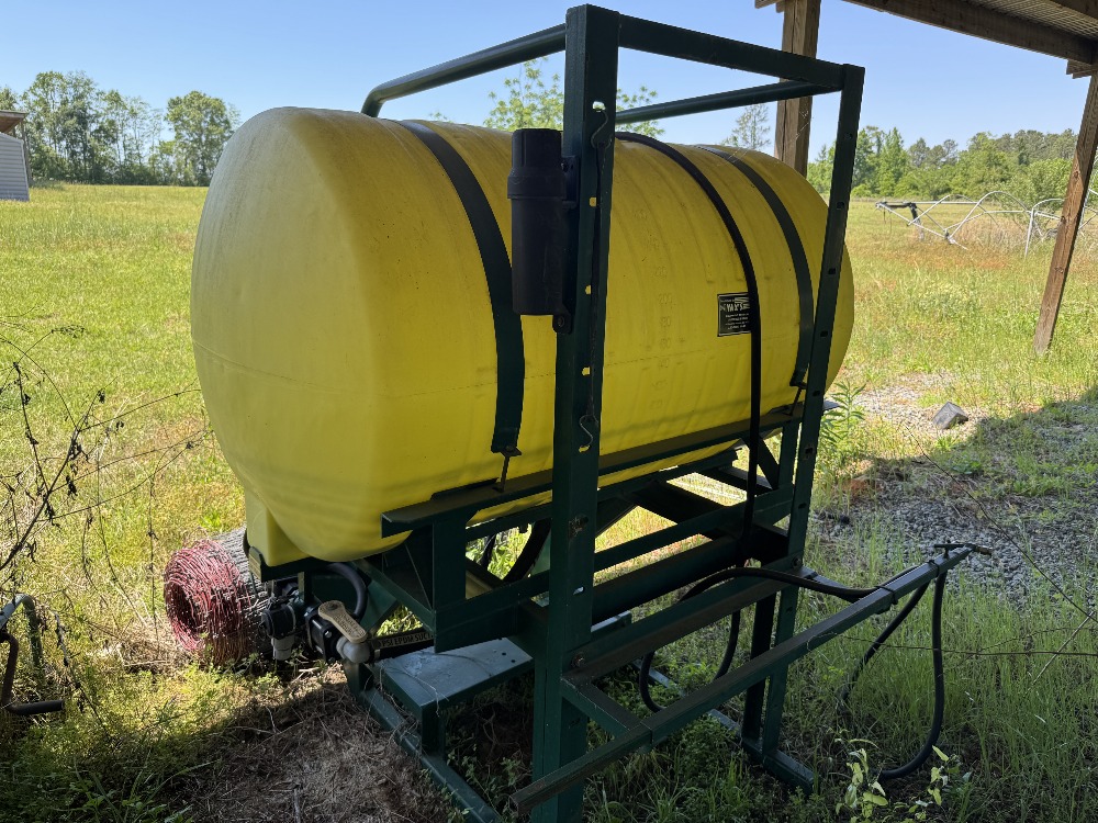 #425 - Van's 300 Gal Boomless Sprayer | DeMott Auction