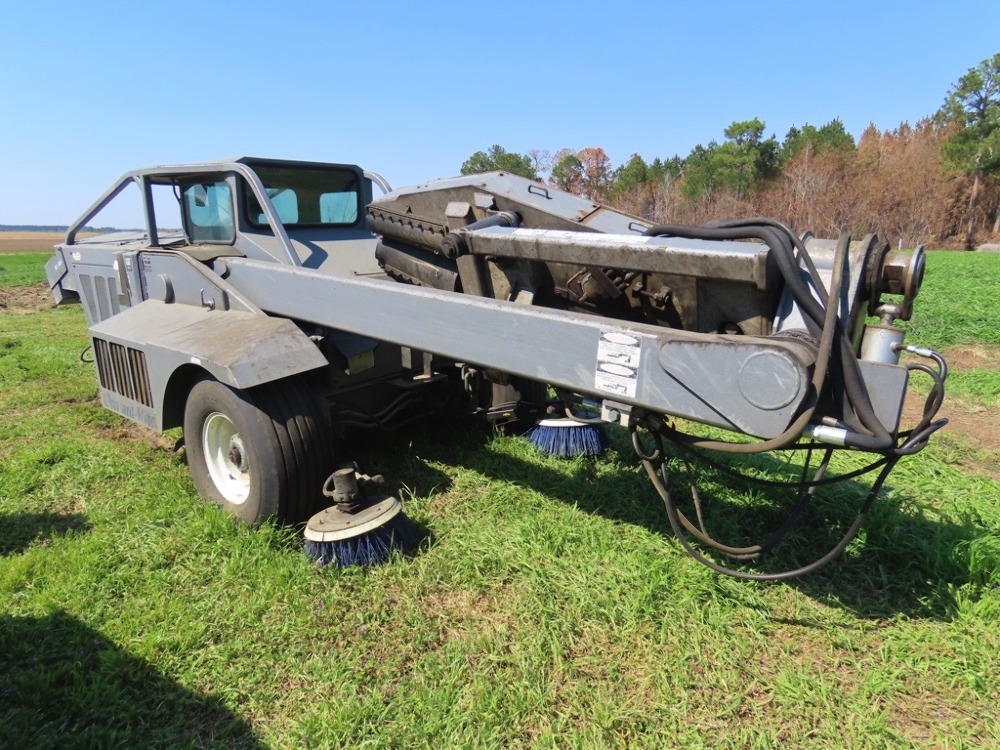 #588 - Orchard-Rite 9500 Series Pecan Shaker | DeMott Auction