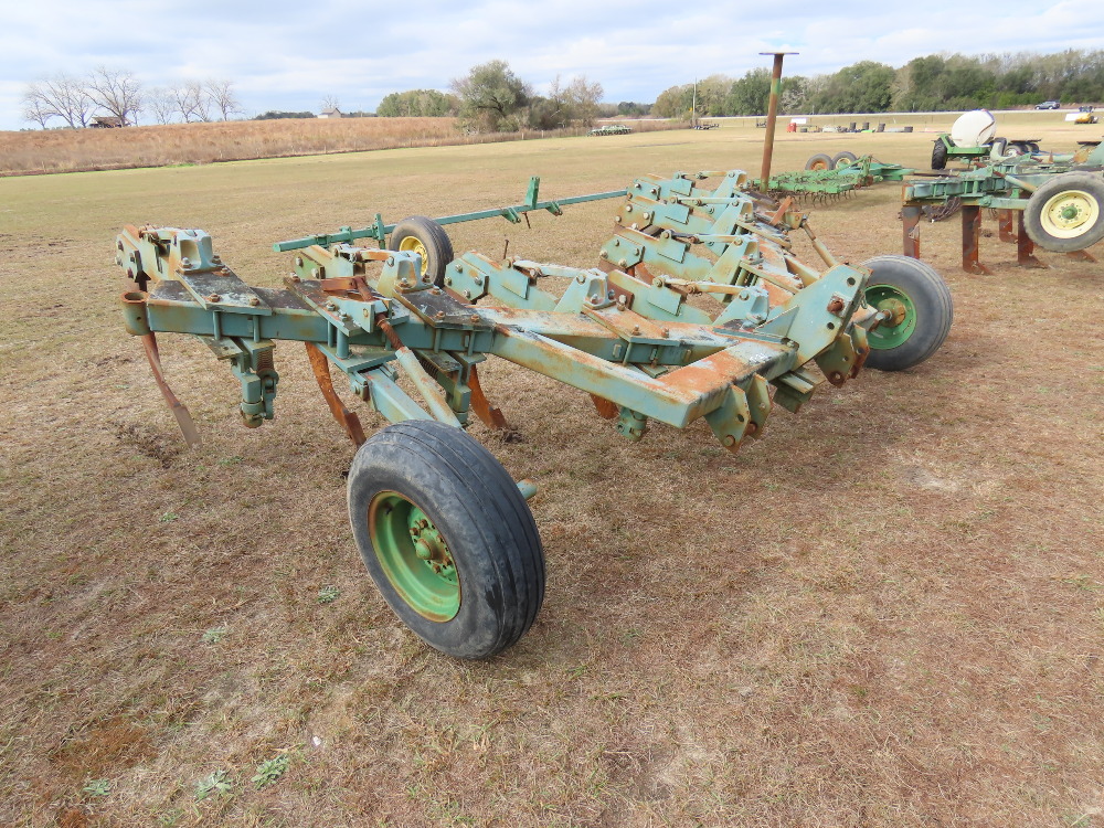 #1252 - 3pt 7 Spring Shank Ripper | DeMott Auction