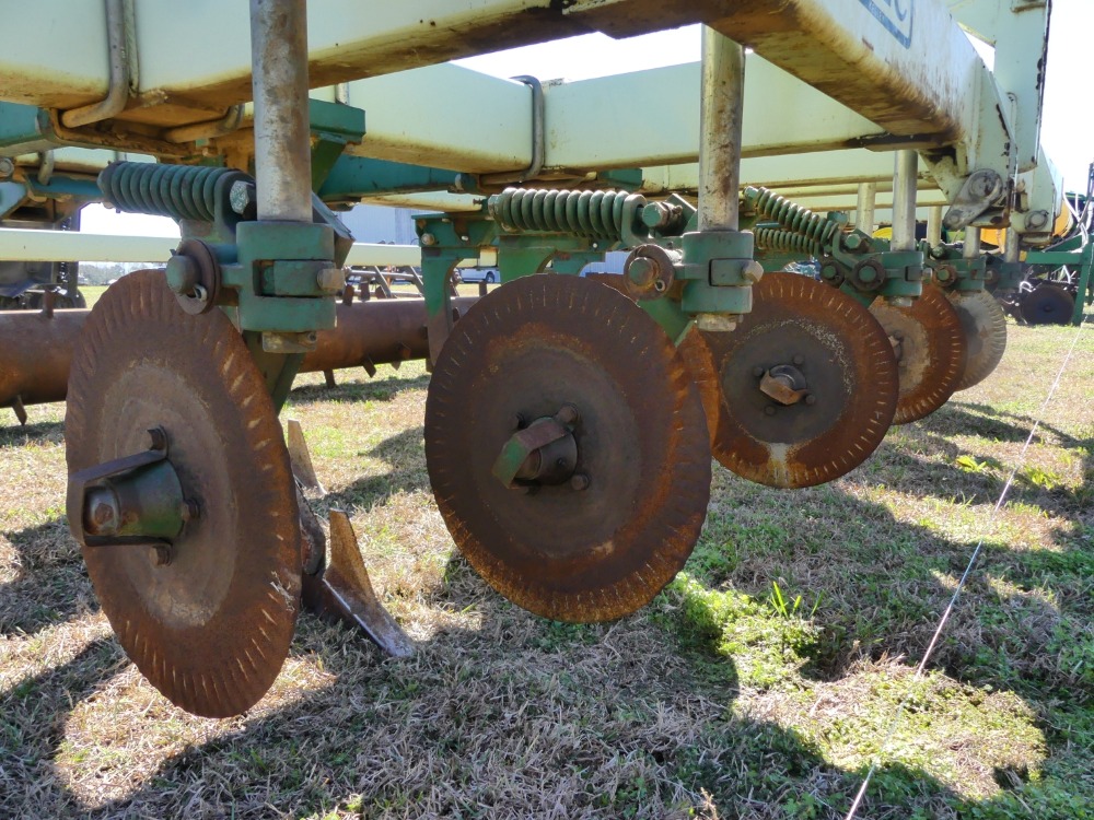 #412 - KMC 9 Shank In-Line Ripper Roller | DeMott Auction