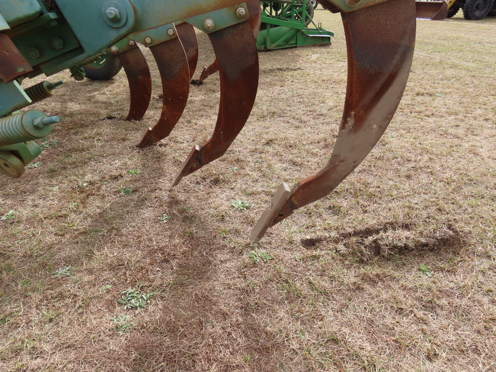 #1252 - 3pt 7 Spring Shank Ripper | DeMott Auction