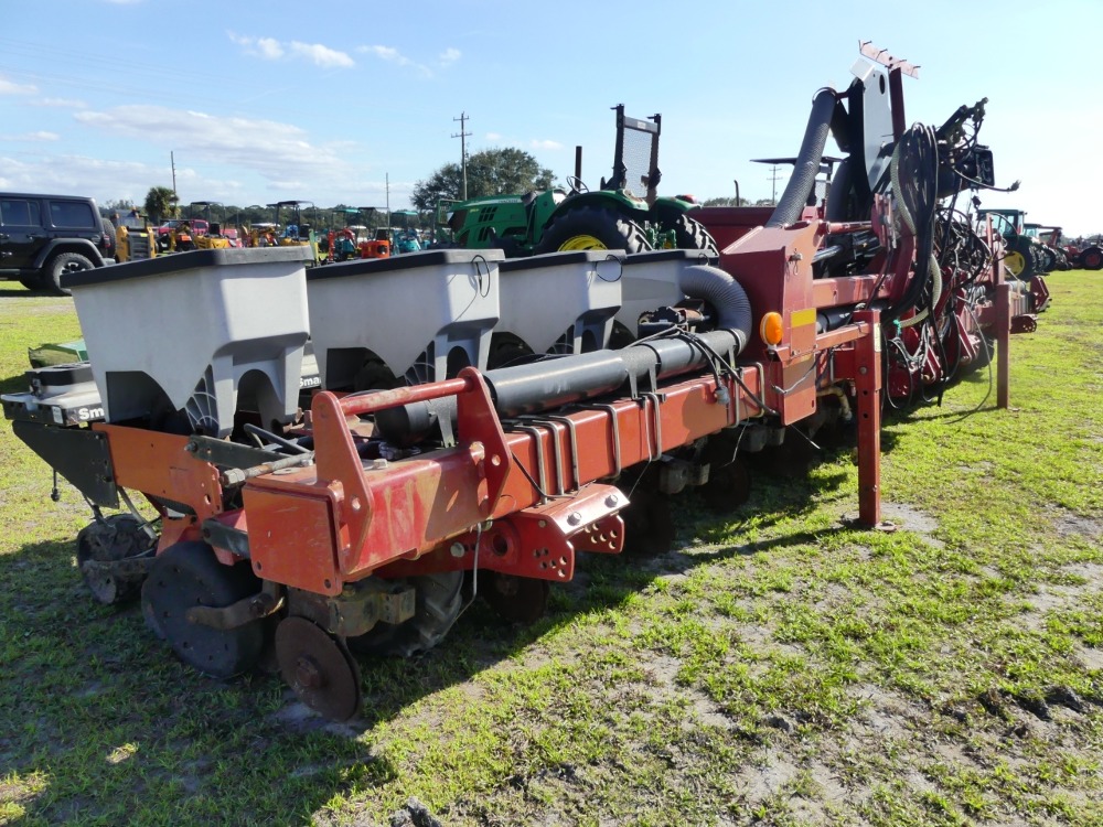 #1260A - Case-IH 1235 Planter | DeMott Auction