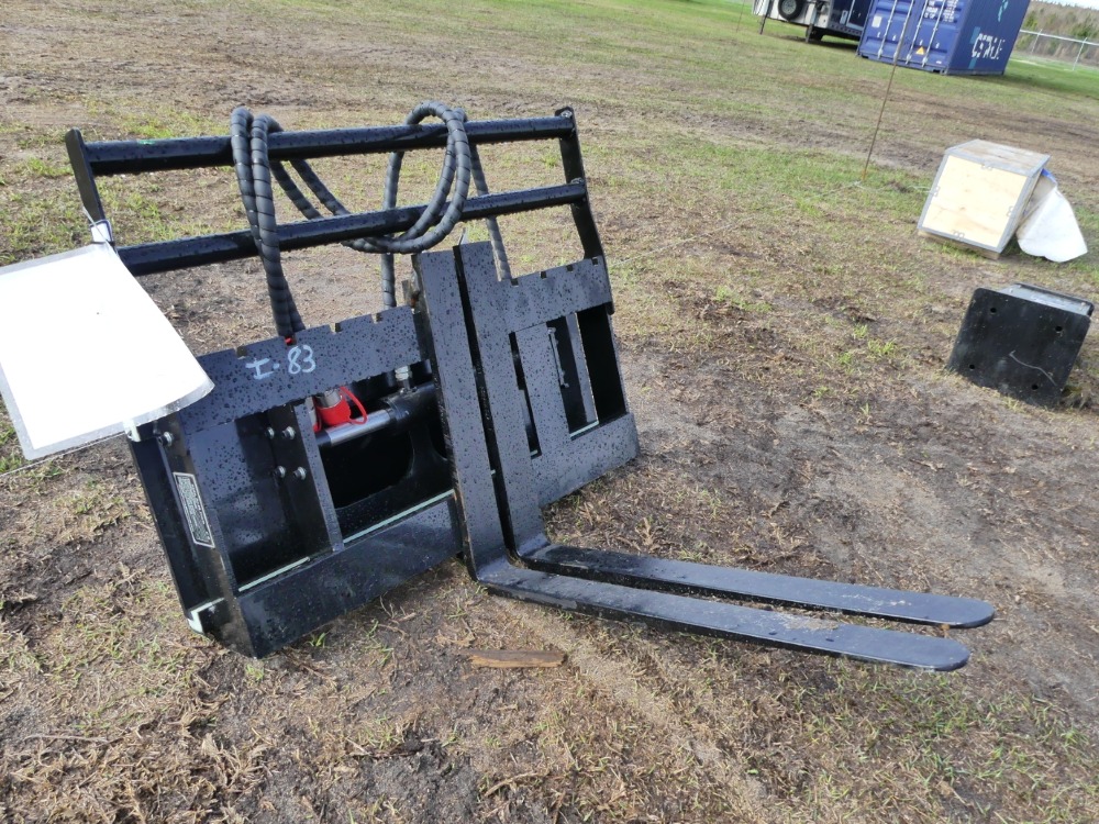 #2196 - Giyi GY-CYHC Mini Quick Attach Side Shift Forks | DeMott Auction