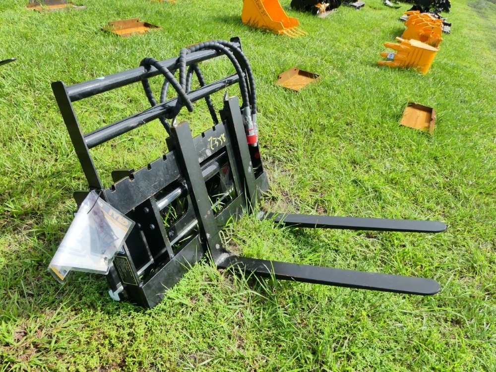 #2338 - Giyi Mini Side Shift Forks | DeMott Auction