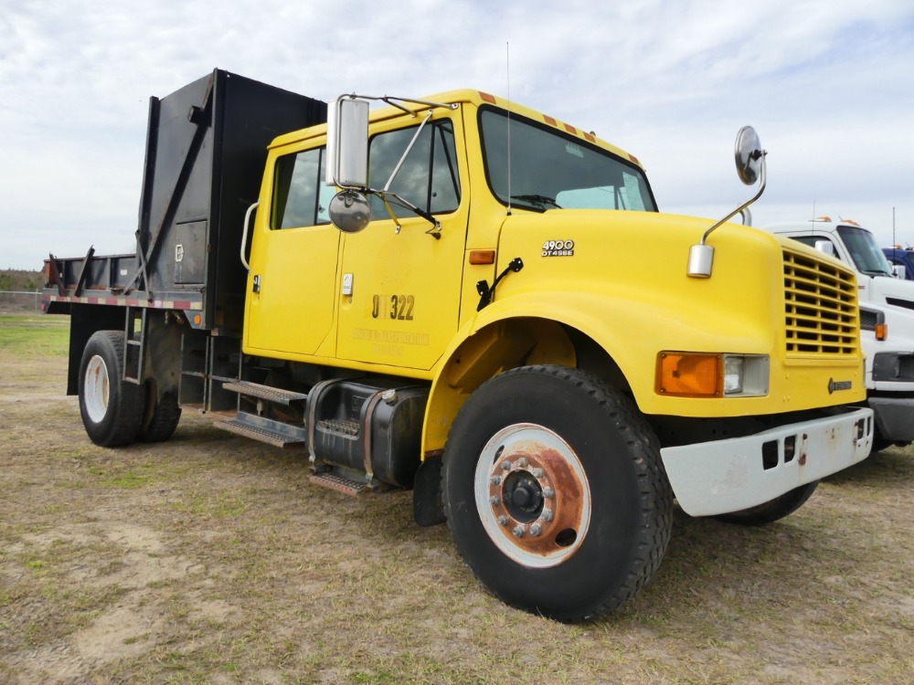 #1374 - 2001 International 4000 DT 466E | DeMott Auction