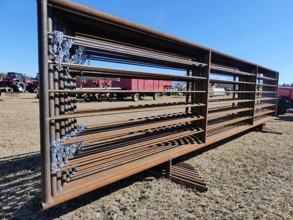 #2175 - (10) 24' Free Standing Panels | DeMott Auction