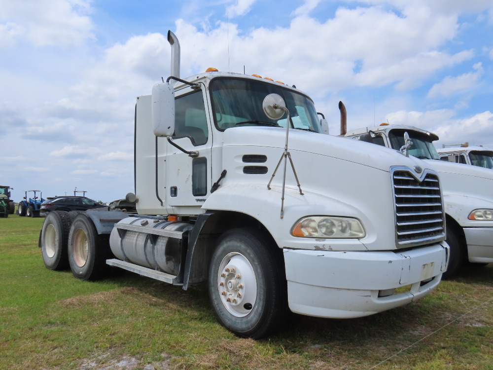 #1131 - 2003 Mack Vision CX613 | DeMott Auction