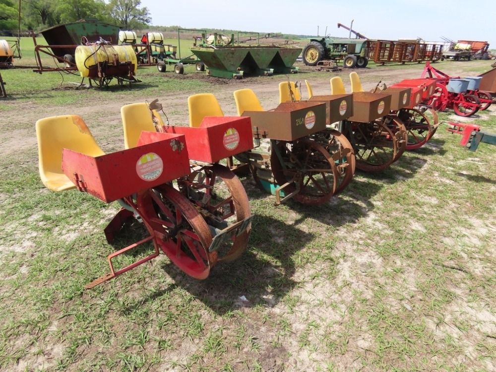 #2369 - Mechanical Transplanter 3pt 4 Row Transplanter | DeMott Auction