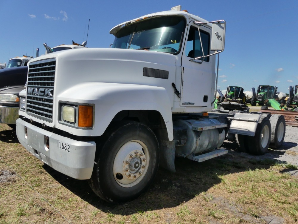 #538 - 1999 Mack Maxi Cruise | DeMott Auction