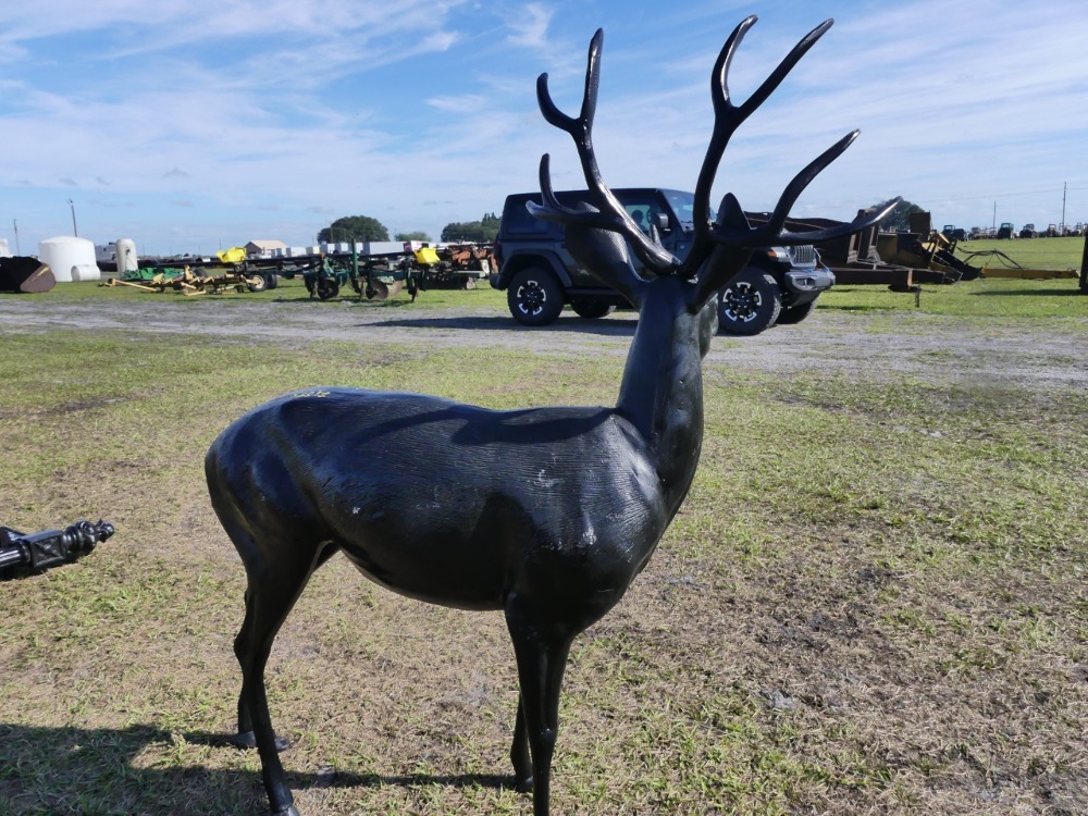 #2185C - Deer Statue (Damaged) | DeMott Auction