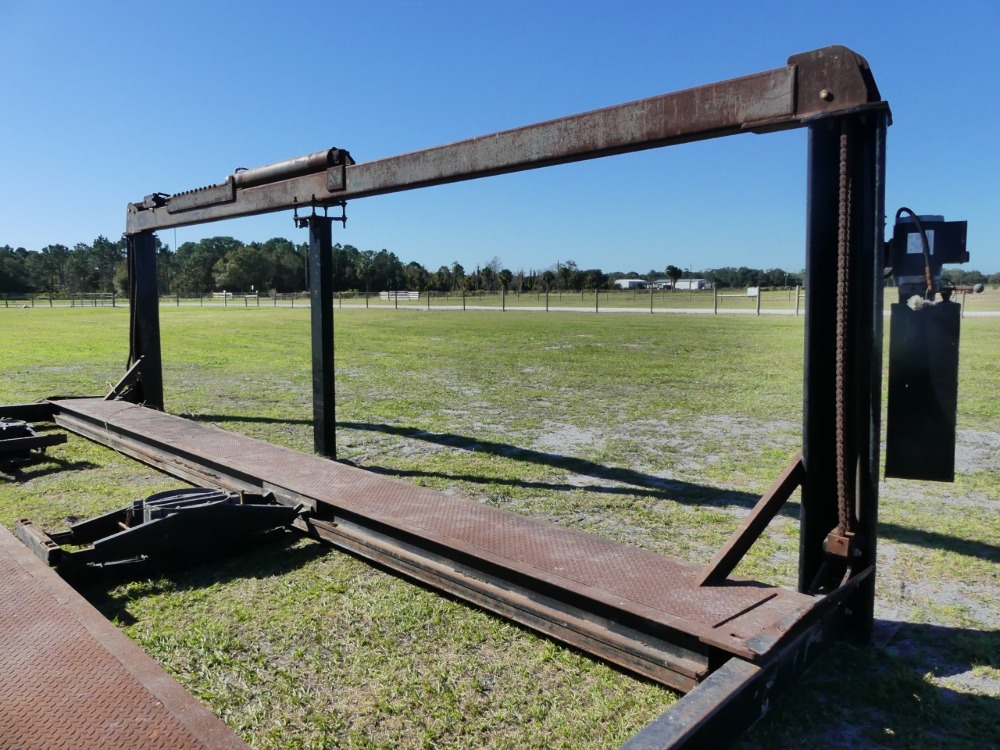 #2225 - American Customs Lifts AC25S Car Lift | DeMott Auction