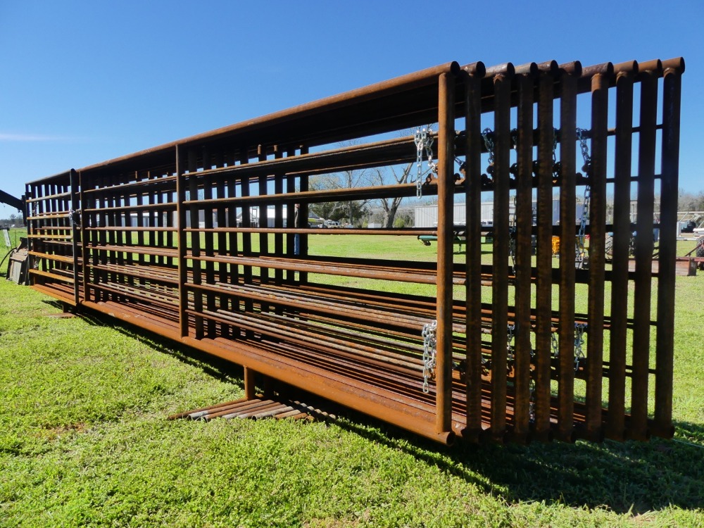 #508 - (10) 24' Free Standing Panels | DeMott Auction