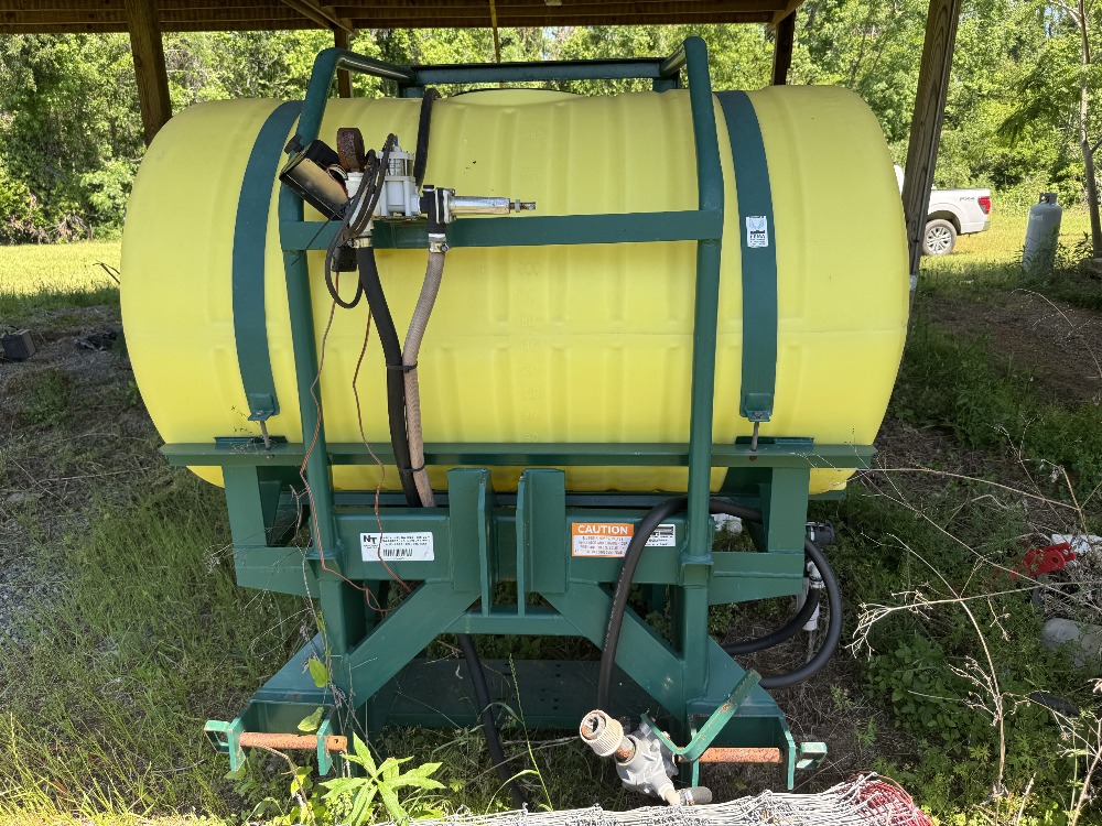 #425 - Van's 300 Gal Boomless Sprayer | DeMott Auction