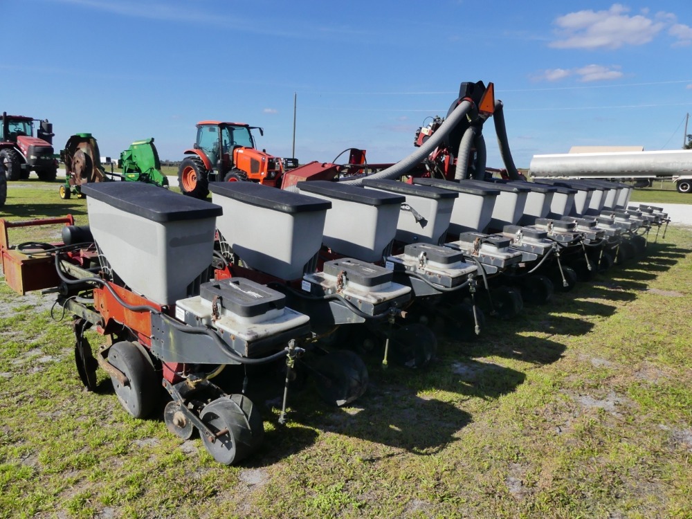 #1260A - Case-IH 1235 Planter | DeMott Auction