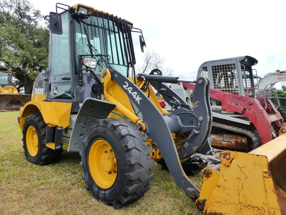 #394 - 2017 Deere 244K | DeMott Auction