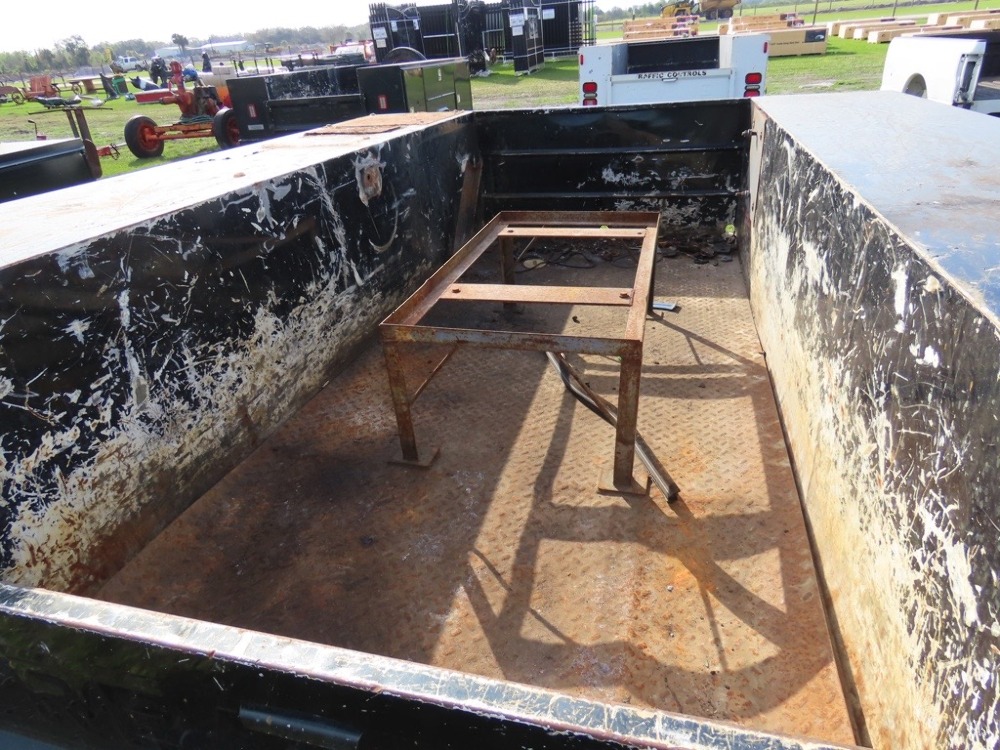 #2352 - Reading SL Service Body | DeMott Auction