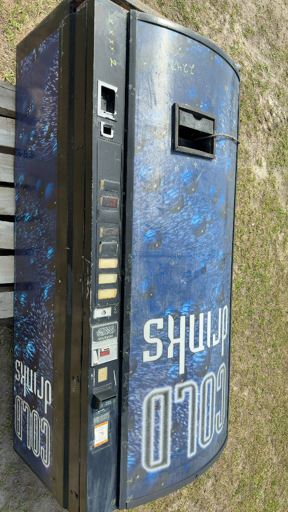 #2247C - cold drinks machine | DeMott Auction