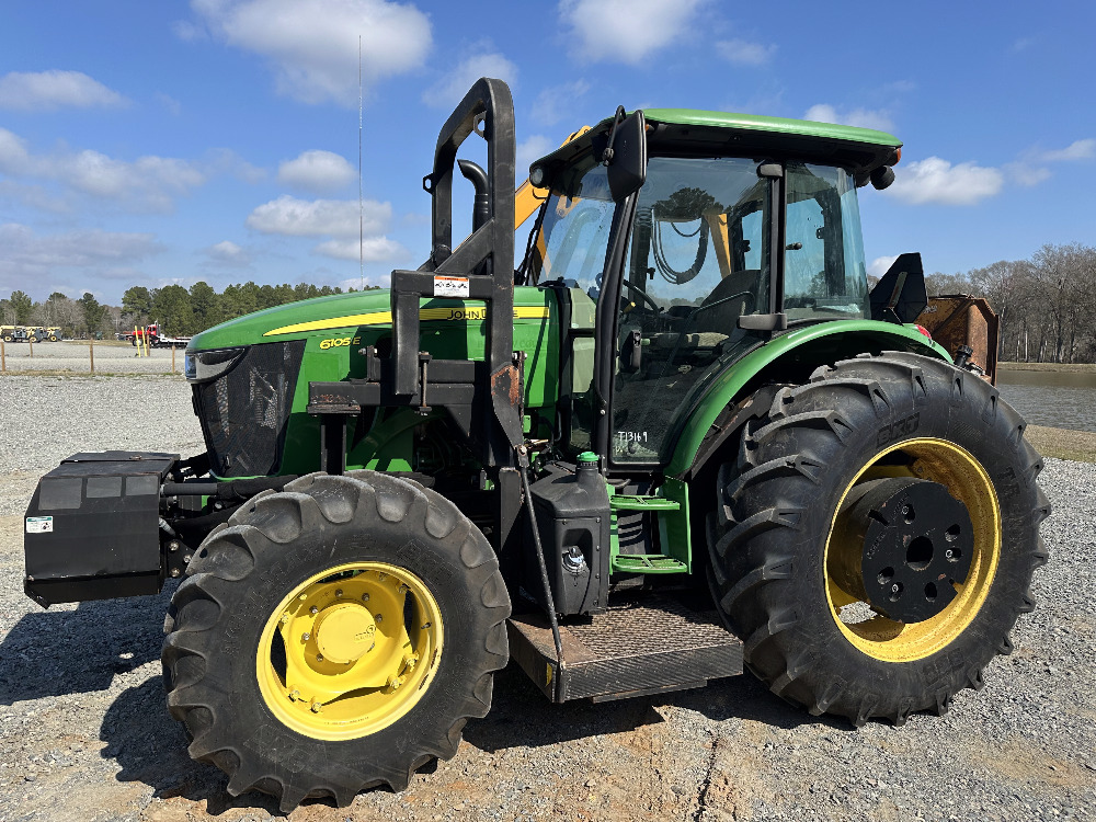 2015 John Deere 6105E | DeMott Auction