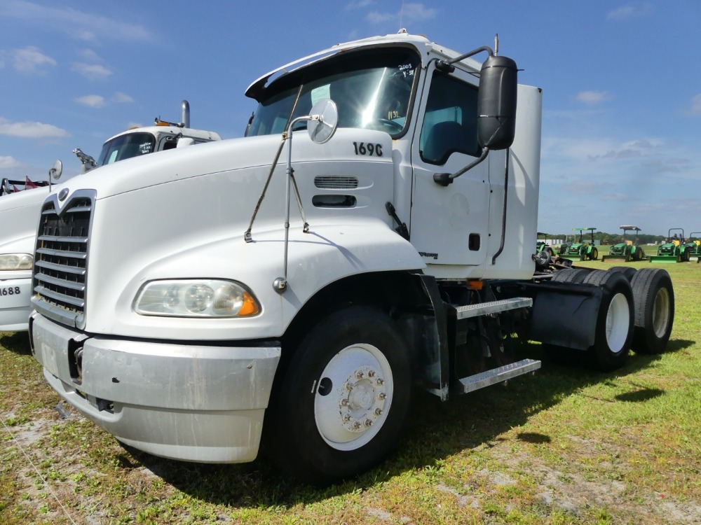#1132 - 2003 Mack Vision CX613 | DeMott Auction